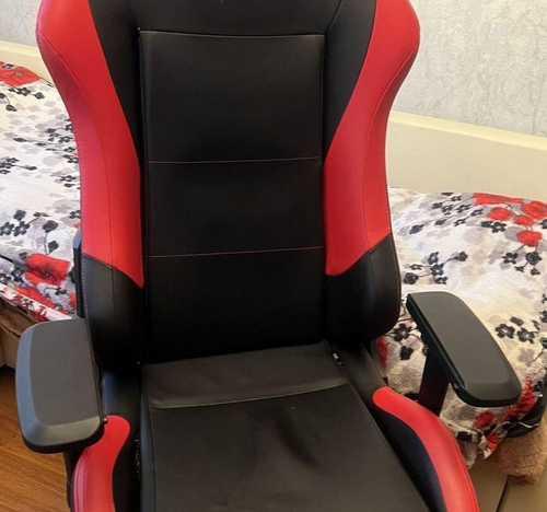 Компьютерное кресло dxracer