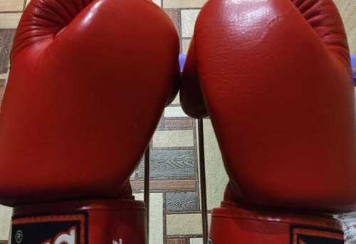 Боксерские перчатки Twins 12 oz