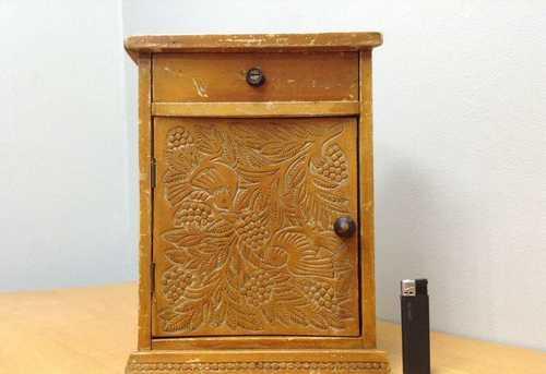 Старинная аптечка дерево шкафчик с резьбой