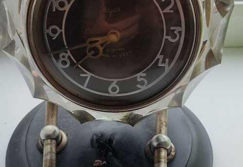 Часы настольные механические СССР
