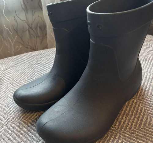 Резиновые сапоги crocs w6