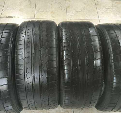 Triangle LL01 275/40 R20