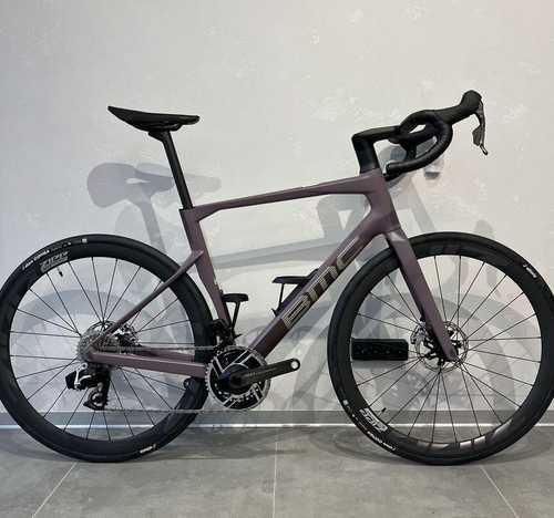 Шоссейный велосипед BMC Roadmachine 01 One