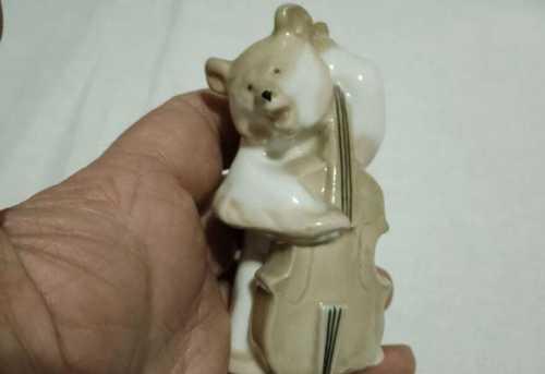 Фарфоровая статуэтка медведь с контраьасом