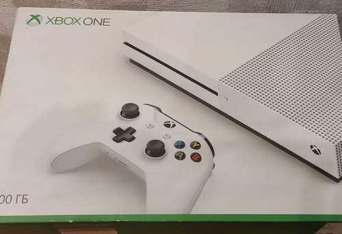 Xbox One S + 2 геймпада + 4 игры