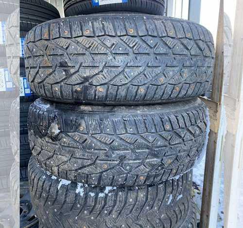 Tigar SUV Ice 215/65 R16 102T