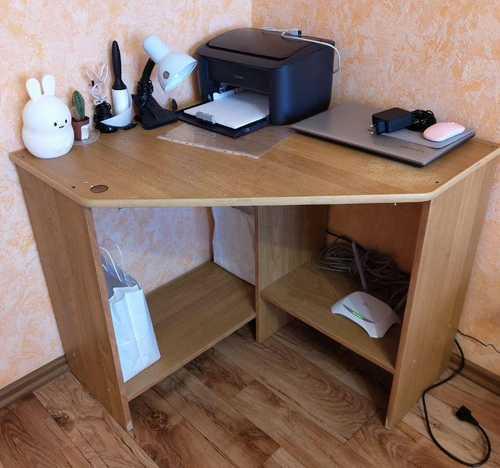 Продаю компьютерный стол