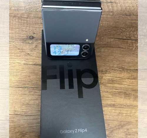 Samsung Galaxy Z Flip4, 8/128 ГБ