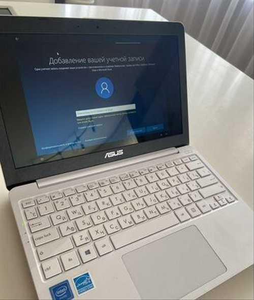 Asus E203M (11.6 диагональ)