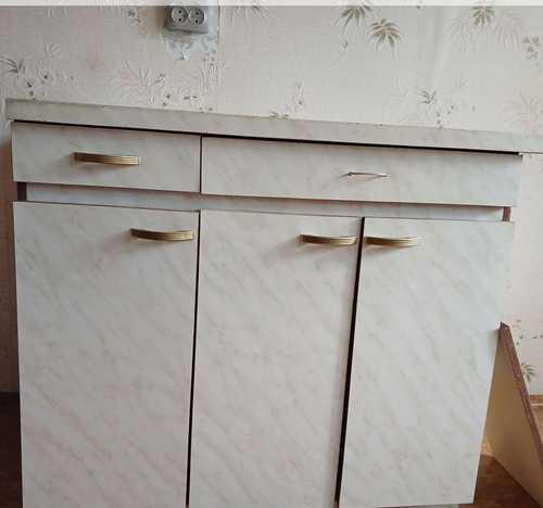 Кухонный стол