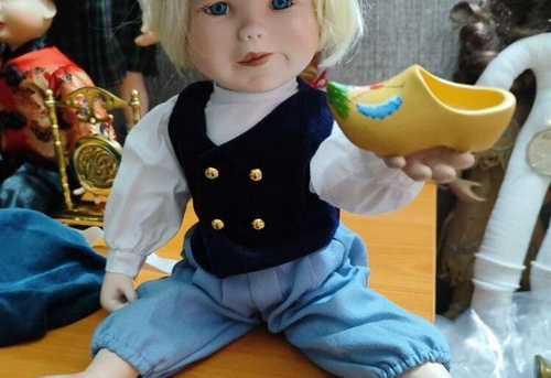 Фарфоровая кукла компании Edwin M. Knowles
