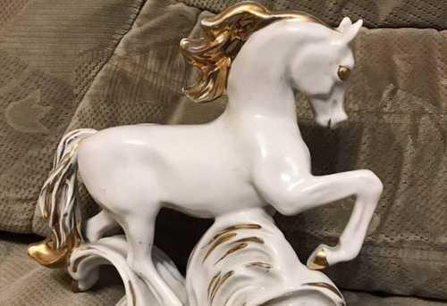 Фарфоровая статуэтка Лошадь лфз