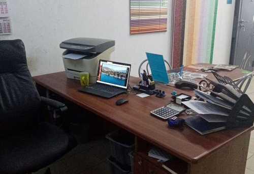 Письменный стол и шкаф офисный