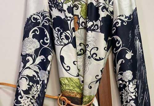 Шелковая блуза с контрасным цветочным узором 42-44