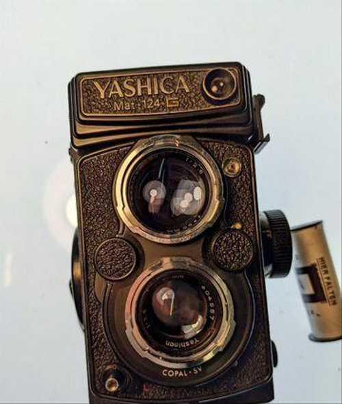 Yashica mat 124G