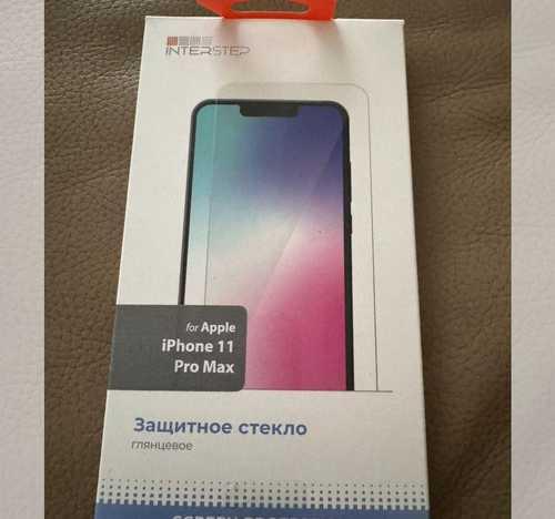 Защитное стекло на iPhone 11 pro max