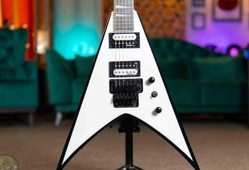 Jackson JS32 King V White Black Bevels