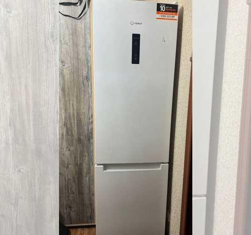 Холодильник Indesit ITs 5200 W