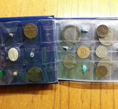 Коллекция полудрагоценных камней и монет