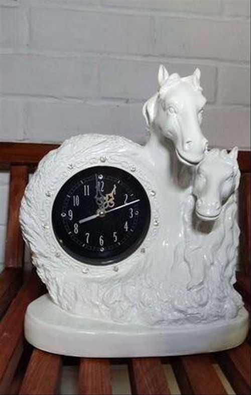 Статуэтка часы лошади
