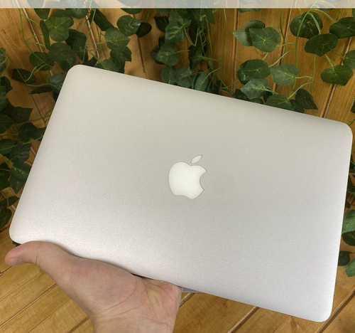 Apple macbook air 11 i5/4gb/SSD