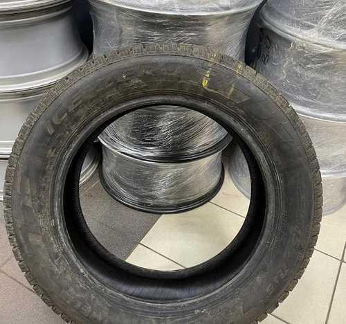 Pirelli Ice Zero FR SUV 235/55 R18 104T
