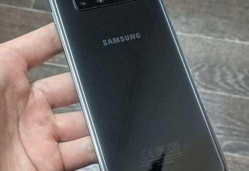 Samsung Galaxy S10 Plus 8/128 Пятно