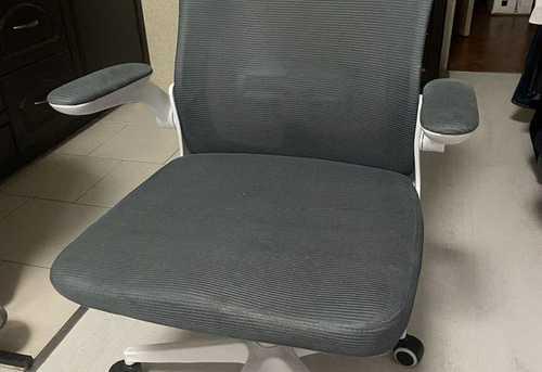 Компьютерное кресло OptiSeat dark gray / white