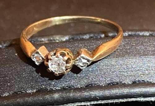Золотое антикварное кольцо с бриллиантами