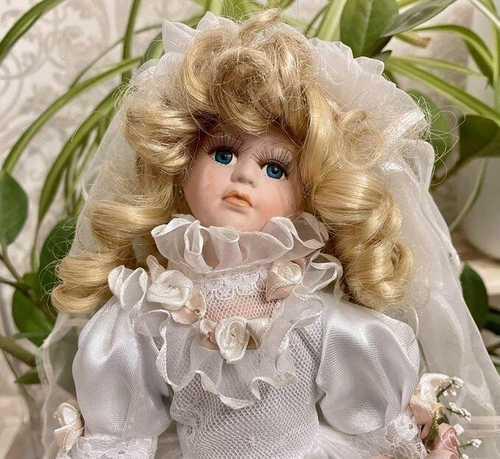 Кукла фарфоровая невеста с подставкой