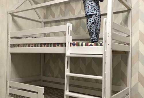 Двухъярусная кровать домик с безопасной лестницей