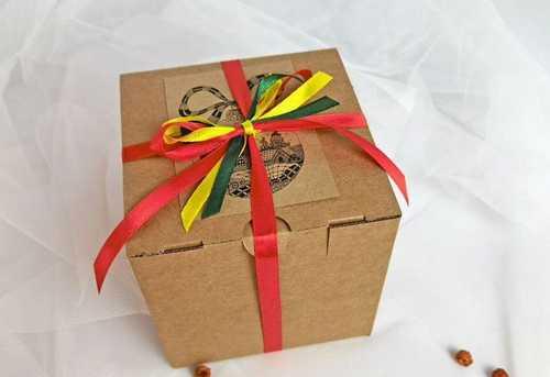 Подарочная коробка - упаковка с декором