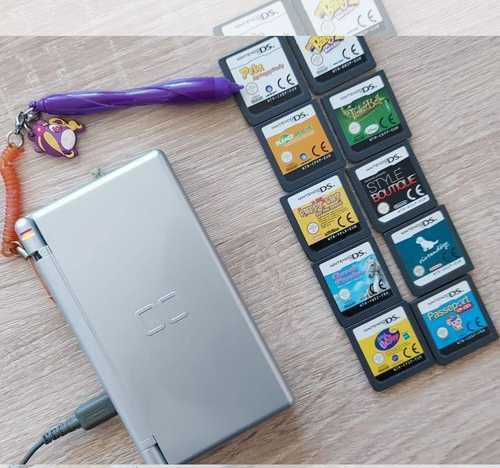 Nintendo DS Lite + 10 картриджей