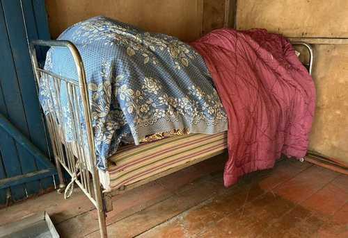 Кровать железная СССР с матрасом и одеялом