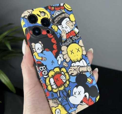 Чехол на iPhone 13 pro max kaws