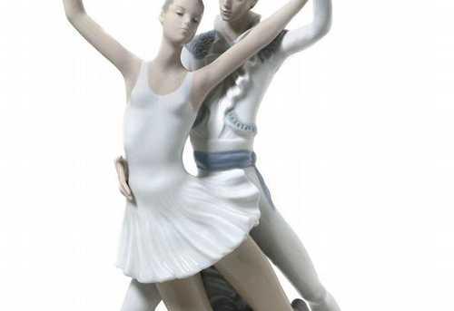 Фарфоровая фигура "Танцующая пара". NAO by Lladro
