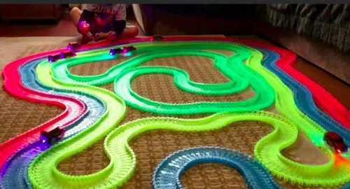 MagicTracks трасса 10 м х 5 см широкая + 4 машинки