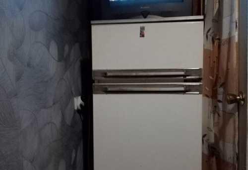 Холодильник и телевизор
