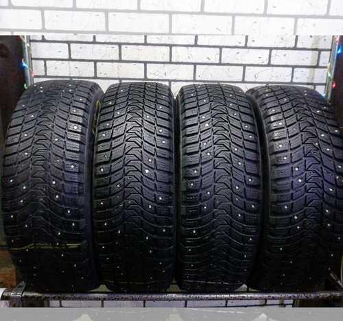 Michelin Latitude X-Ice North 3 215/65 R16 102T