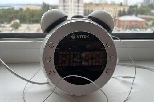 Радиочасы Vitek с проекцией