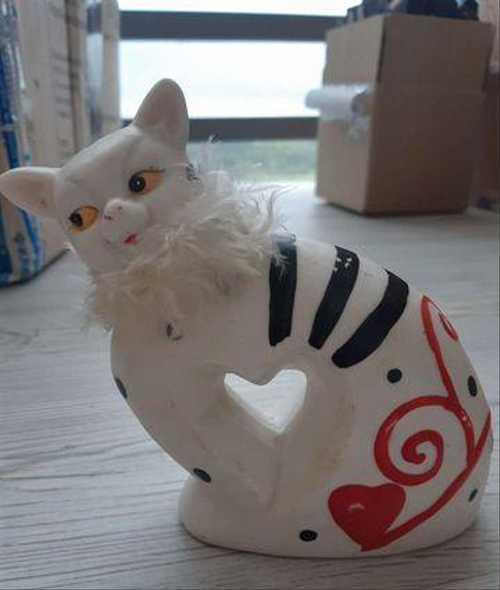 Статуэтка кошка
