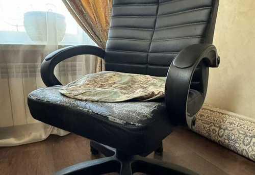 Офисное кресло (+подушка в подарок)