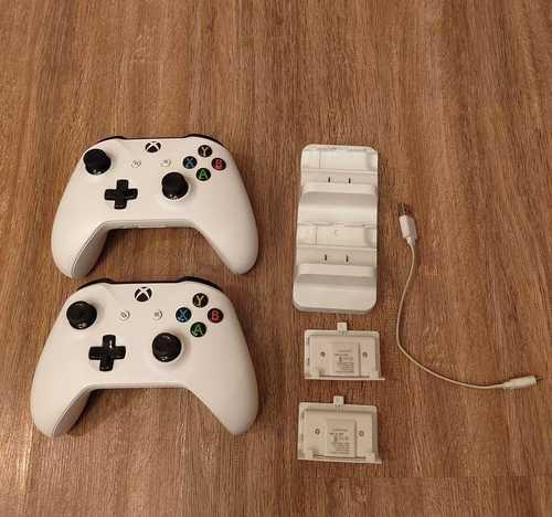 Геймпады Xbox One S с акб и базой