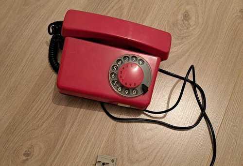 Красный стационарный телефон