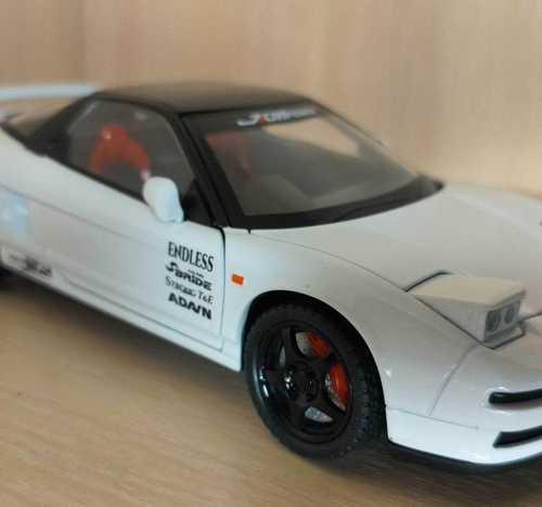 Модель автомобиля Honda NSX NA1 Coupe 1:24 металл