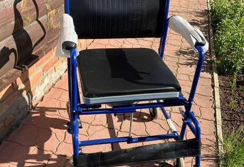 Кресло-каталка с сантехническим оснащением