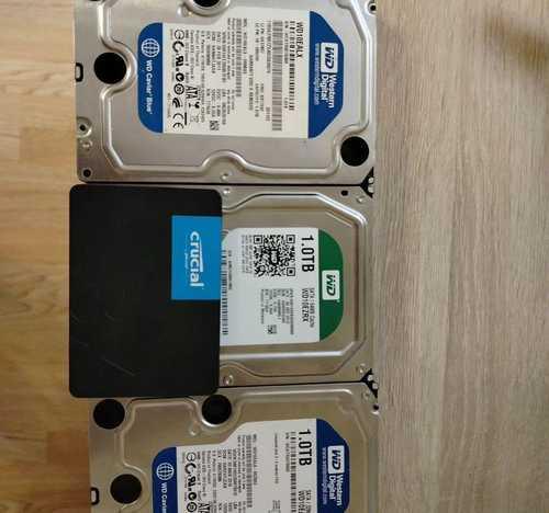 3 hdd по 1tb, 1 SSD 240 gb