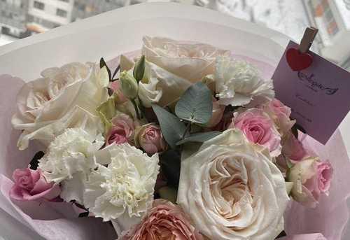 Сборный букет с нежными пионовидными розами