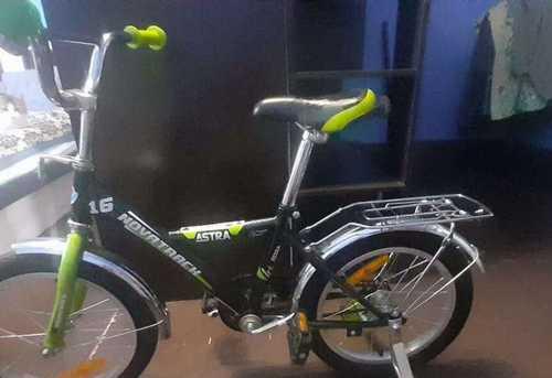 Детский велосипед со съемными колесами