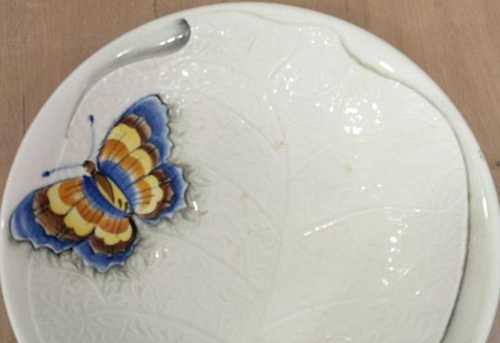 Тарелка бабочка на листе